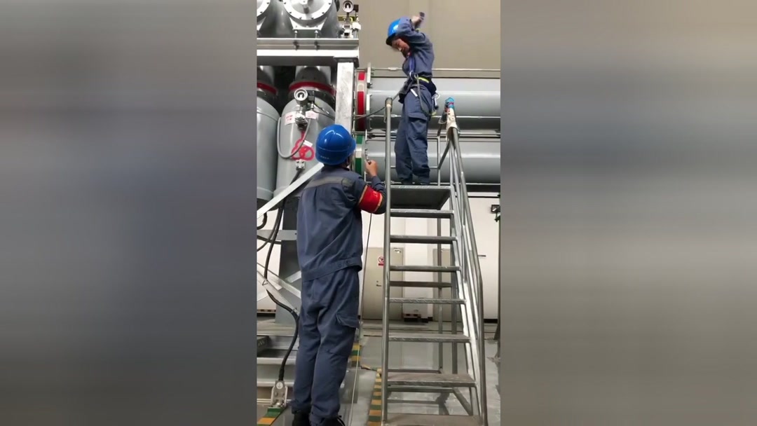 南方电网广州供电局变电检修试验专业的小姐姐带大家感受下GIS气体...