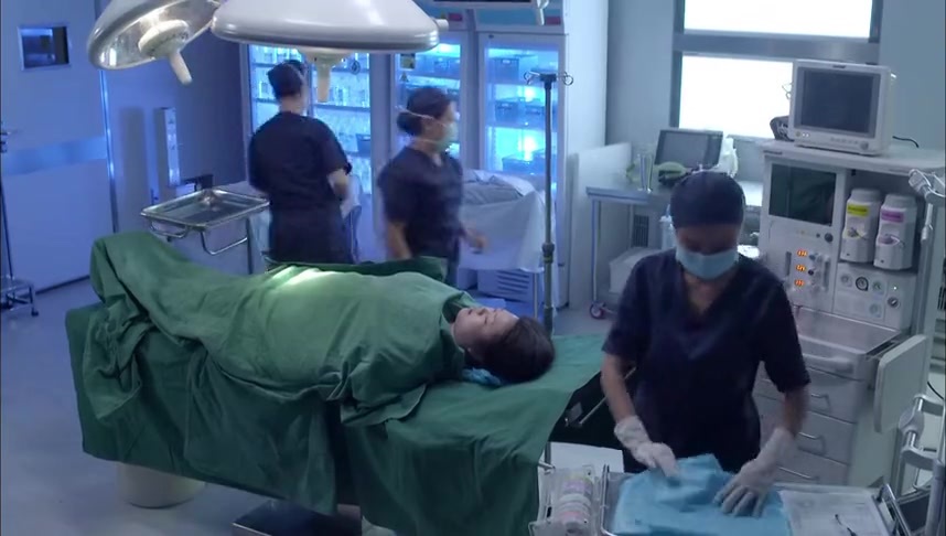 急诊病人术后出状况,危机关头却找不到主治医生,主任紧急抢救