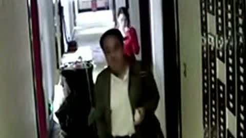 审计局干部被曝与女子开房 已被停职调查