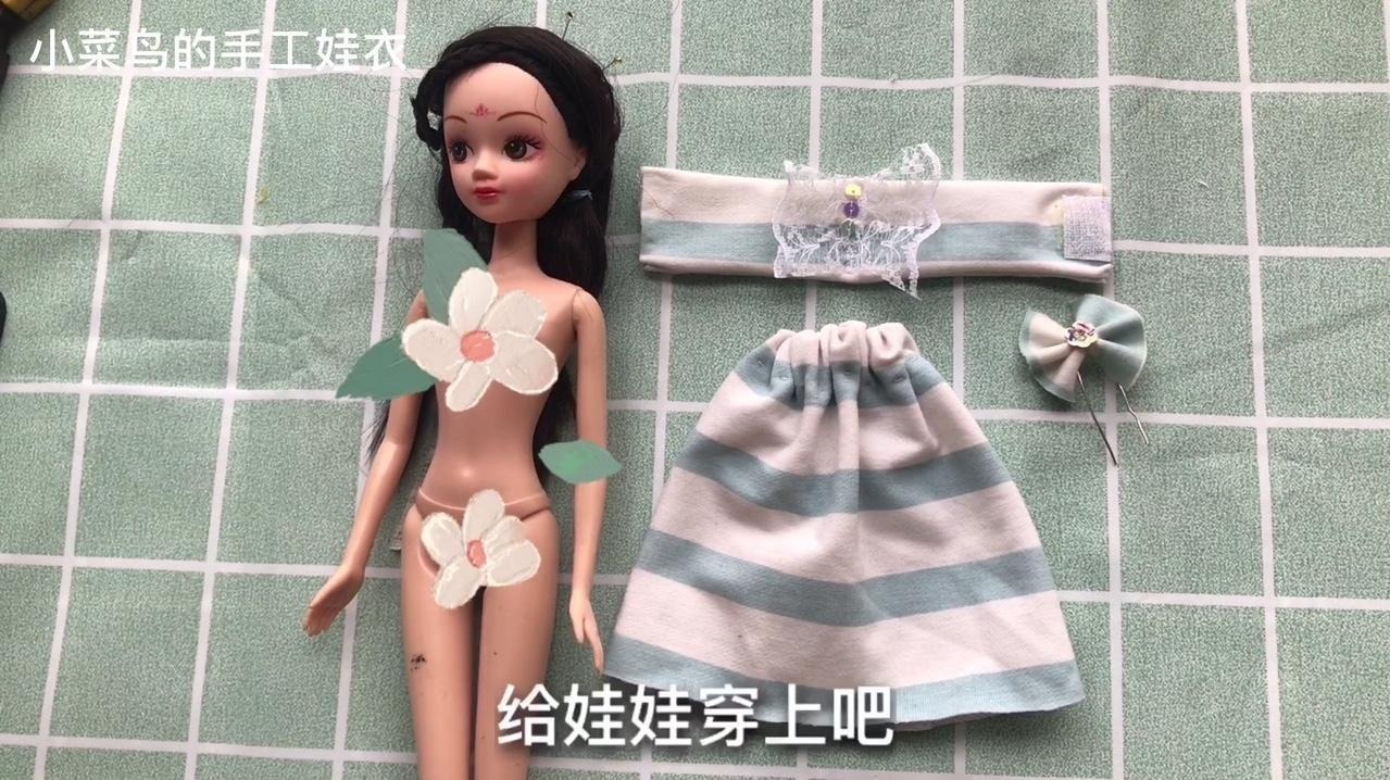 用一片旧衣服的袖子就可以给可儿娃娃做一套裙子