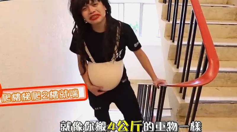 二货爸爸带着假肚子体验怀孕的过程,接下来的画面,妈妈笑翻了