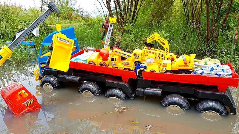 模型玩具双挂大卡车运输许多的小汽车