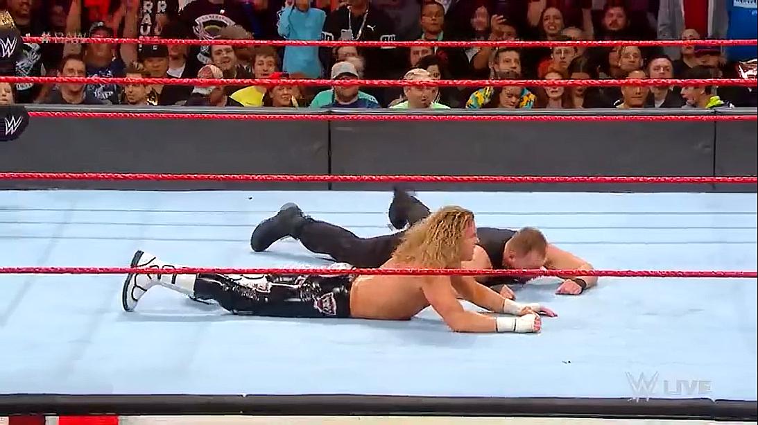 WWE回顾:罗门伦斯稳定军心,捍卫者力压怪兽帮!