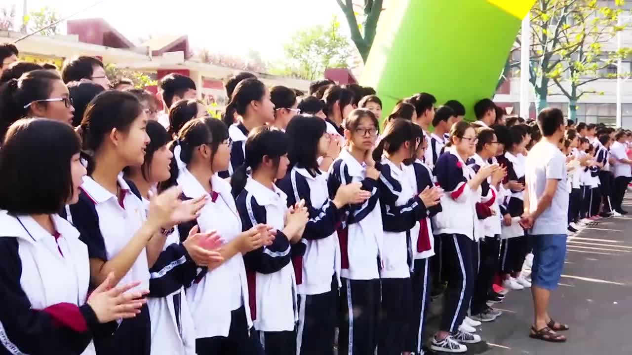霍山文峰学校为2018届高考学子隆重送行