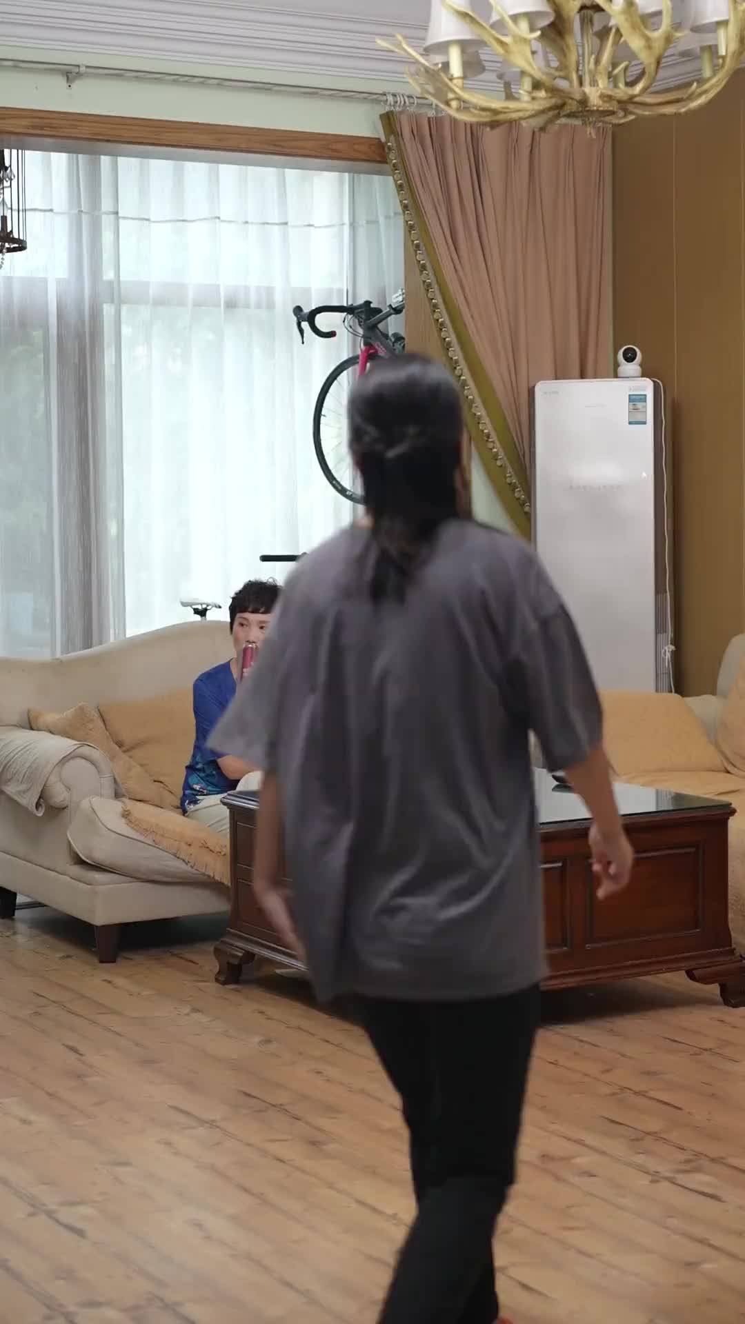 宝妈在家做家务竟然要收费?你们觉得这么做合理吗#剧情 #