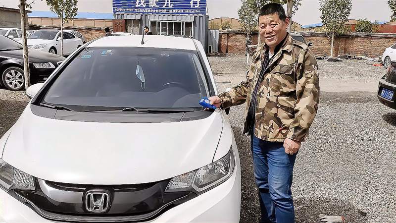 帮老铁看车 二手本田飞度价格依然坚挺不愧是二手车市场的抢手货