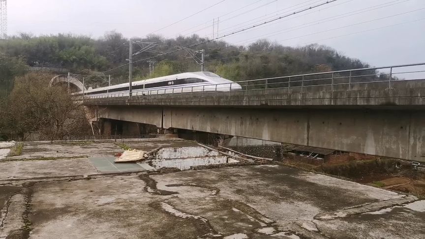 南宁东站到宁波的g2344次,你坐过吗?高铁和绿皮车视频瞧瞧吧