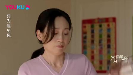 首席设计师在设计饰品,怎料痴傻母亲看了一眼,就说出其中不足