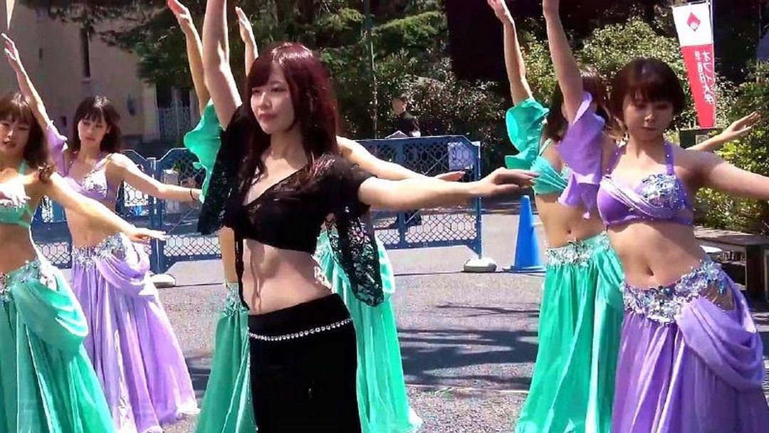 日本早稻田美女学生肚皮舞表演:青春,是一种无瑕的美丽!