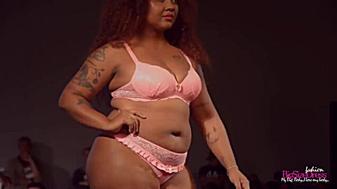 大码模特身材丰腴性感!胖人自有胖的优点