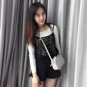 天庭饱满中年少女 