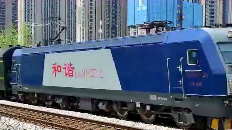 HXD3C电力机车牵引K158次列车通过,轨道声好评,机车迷福利!