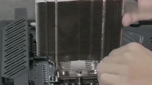 2万多块的CPU性能到底有多强,就连主板都不普通,什么样的人才配使用?