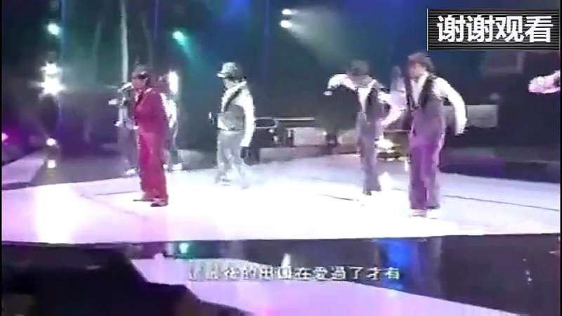 当年周杰伦演唱会上,蔡依琳助唱伴舞,男才女貌