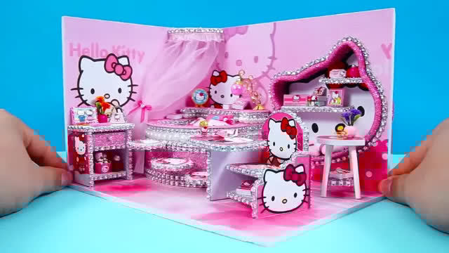 超漂亮的粉色系玩具模型HelloKitty的房间模型
