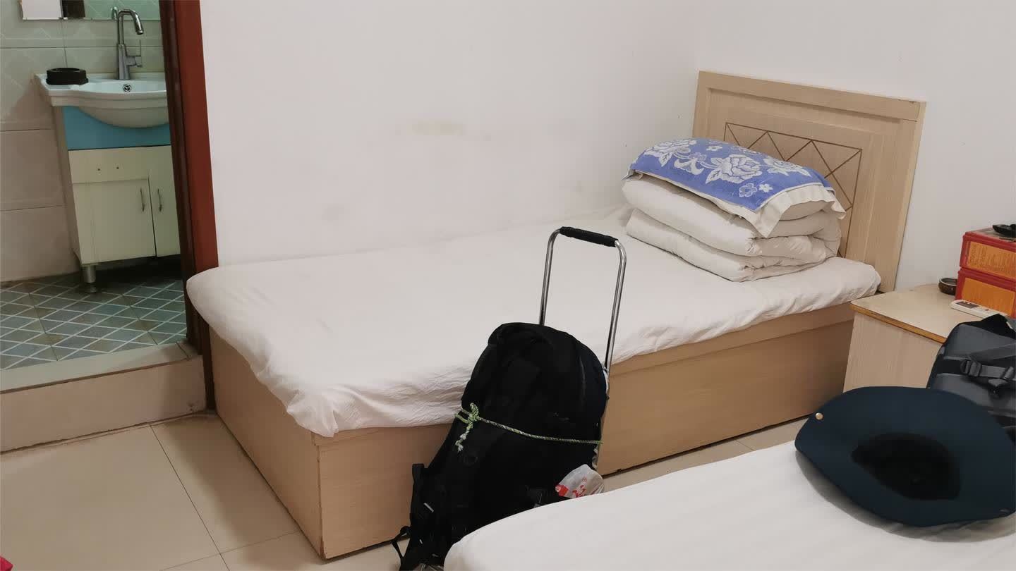 在鄂尔多斯住的宾馆,双人间,30元一天