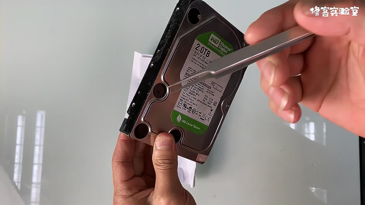 放置5年的2T硬盘,为什么会莫名的坏了,怎么处理可以起死回生?
