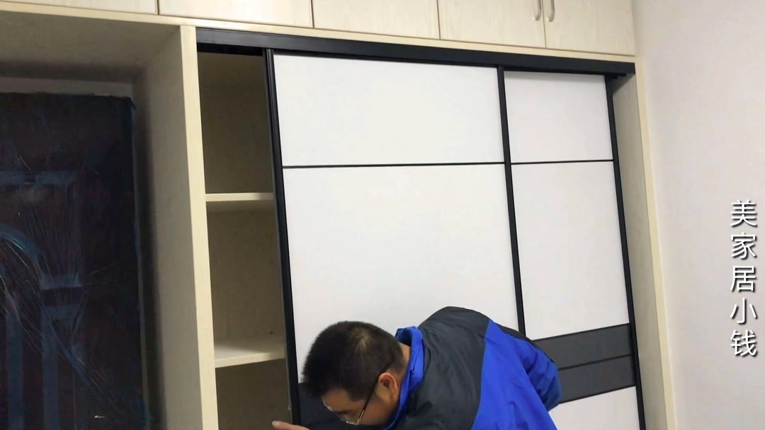 衣柜定制推拉门到了,二个衣柜才花900块,业主直夸好!