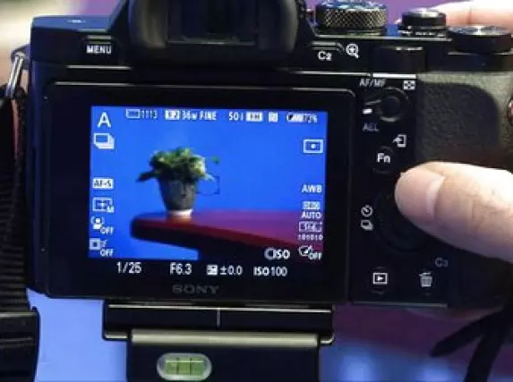 索尼 A7R数码微单操作教程——感光度快速设置(跟我学摄影)