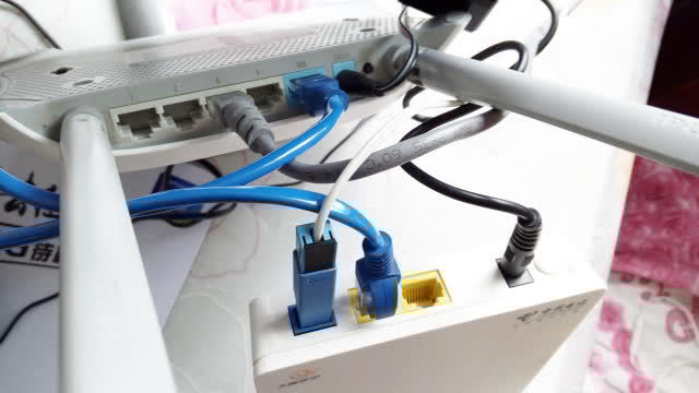 光猫一般只有一根网线,为何光纤收发器要用两根?