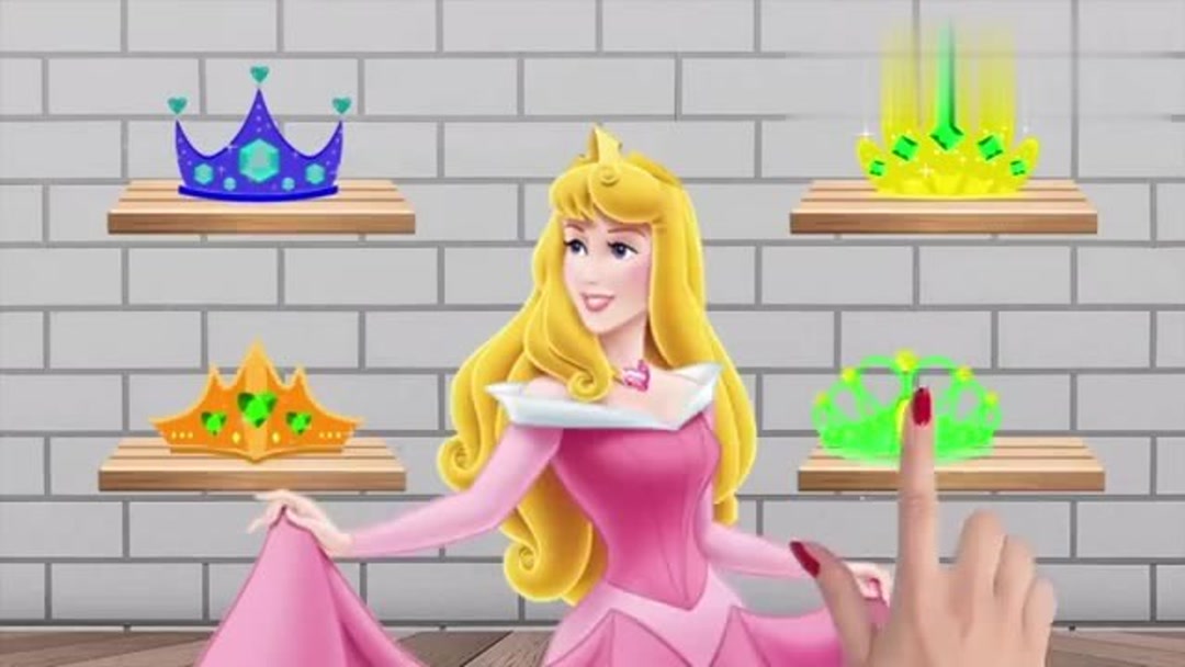 爱莎公主、安娜公主选到自己喜欢的皇冠很开心,动画片