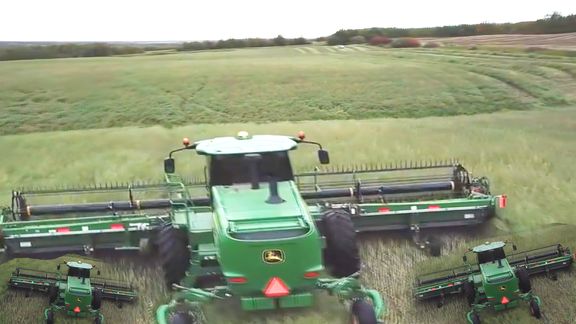 农业机械中的神兽,把万亩油菜籽日夜抢收完。