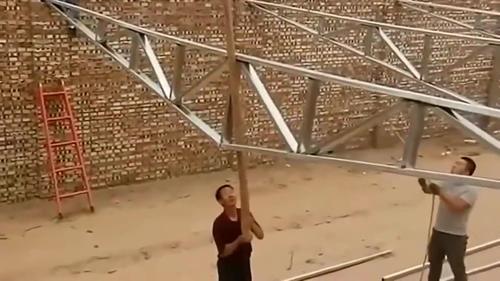 别小看这跟木棍,一根木棍干了10个人的活