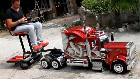 老外制作的混凝土模型车,动力十足,还是遥控的