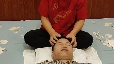 男士头疗点印堂,开天门,推坎宫。点按神庭至百会穴风池穴舒缓放松...