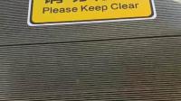 电梯自动扶梯出入口请勿停留提示地板贴 please keep clear 火车站...