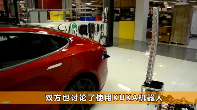 充电机器人外型如金属蛇 可自动为电动车充电