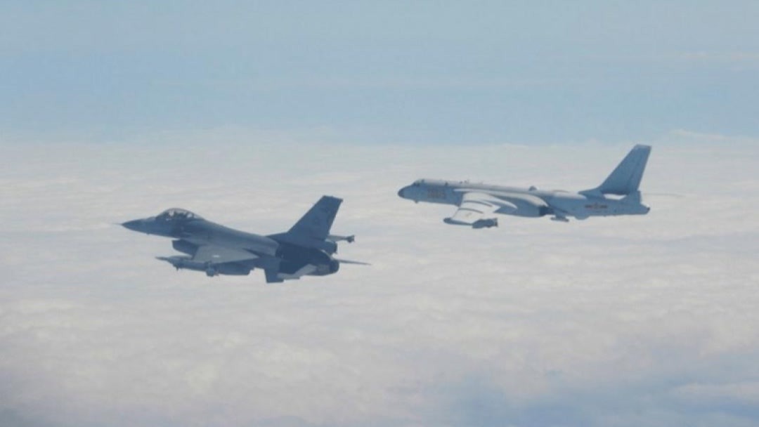 祖国势必统一!台海上空出现壮观一幕:20架次解放军机群高速呼啸