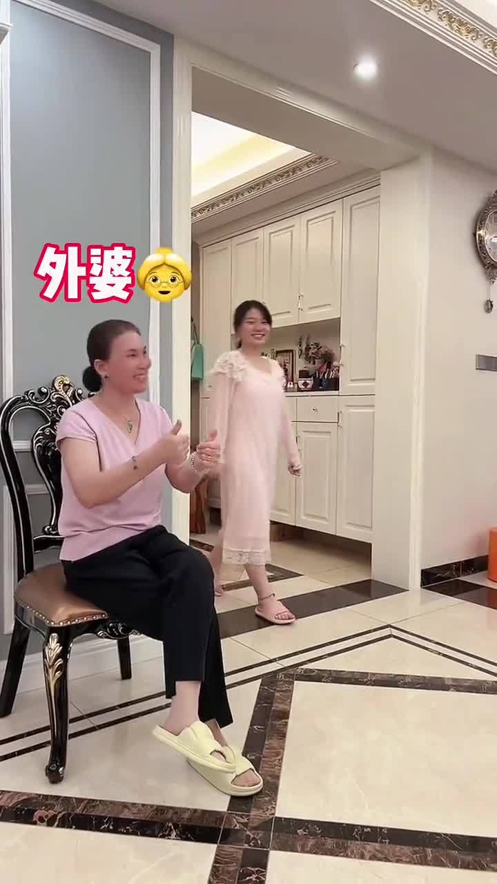 人在的时候,以为来日方长什么都有机会 其实人生是减法,见一面,少一面