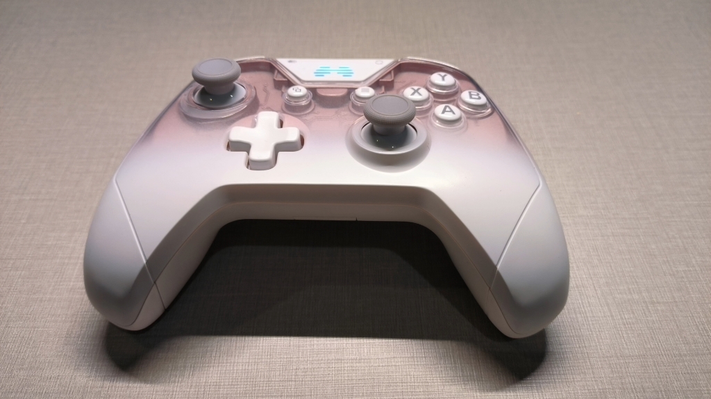 新手柄收到,迅速拆箱开启pc无线连通模式,光速连接+光速响应,没了...