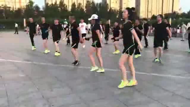 鬼步舞蹈视频教学 鬼步舞分解动作教学 怎么学鬼步舞