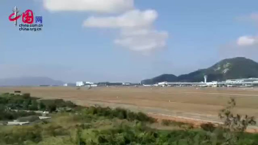 直击2018珠海航展: 八一飞行表演队六机拉花献开场秀