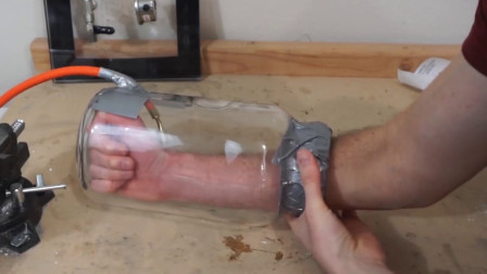 将手放入真空会发生什么?结局太惨了!心疼实验人员!