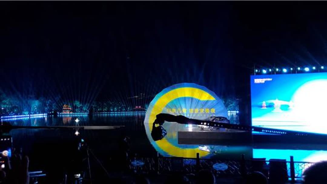 小飒带看发布会|几何C杭州西湖上市,GALA乐队激情献唱