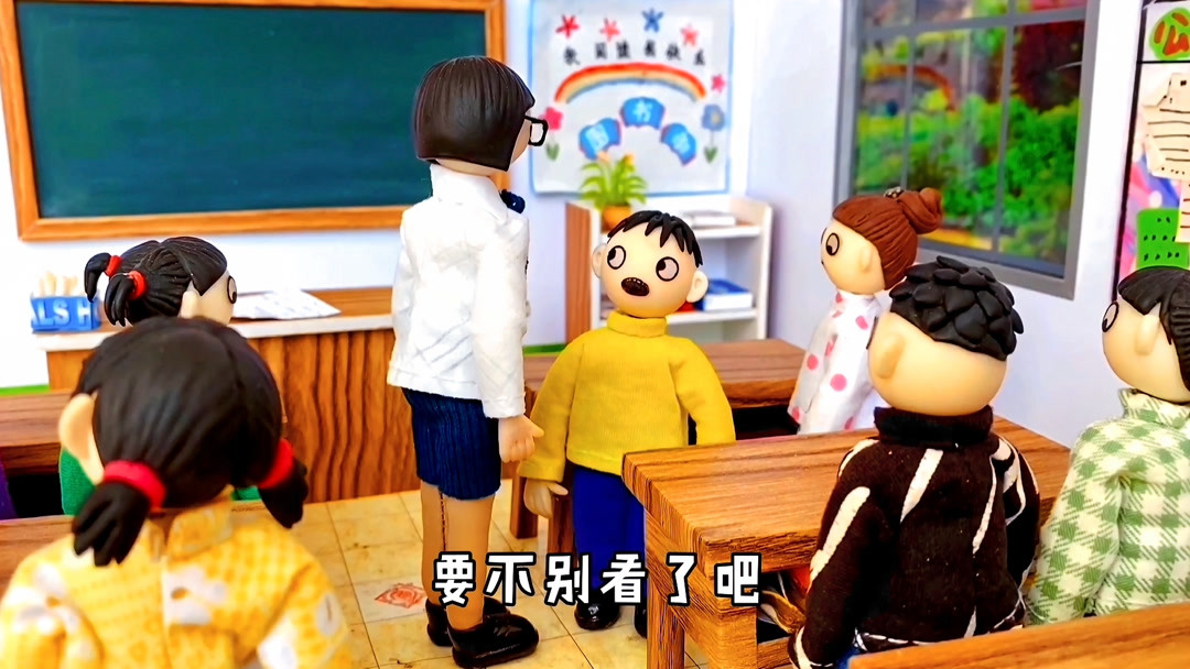 桌洞里有什么?老师突击检查,臭蛋的桌洞成了百宝箱