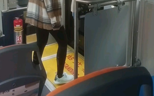 品质交通之塞拉门站立禁区+摔门