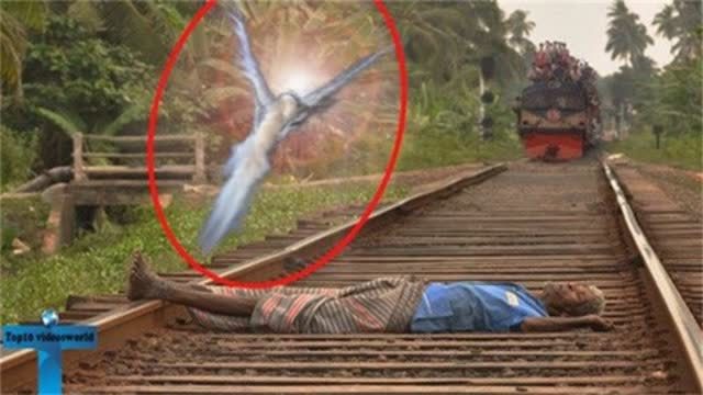 ...时刻,世界上敢和火车对撞的人!千万...