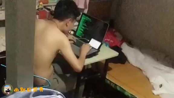 有个黑客室友是什么感觉,我要申请腾讯保护一下微信里的六毛钱
