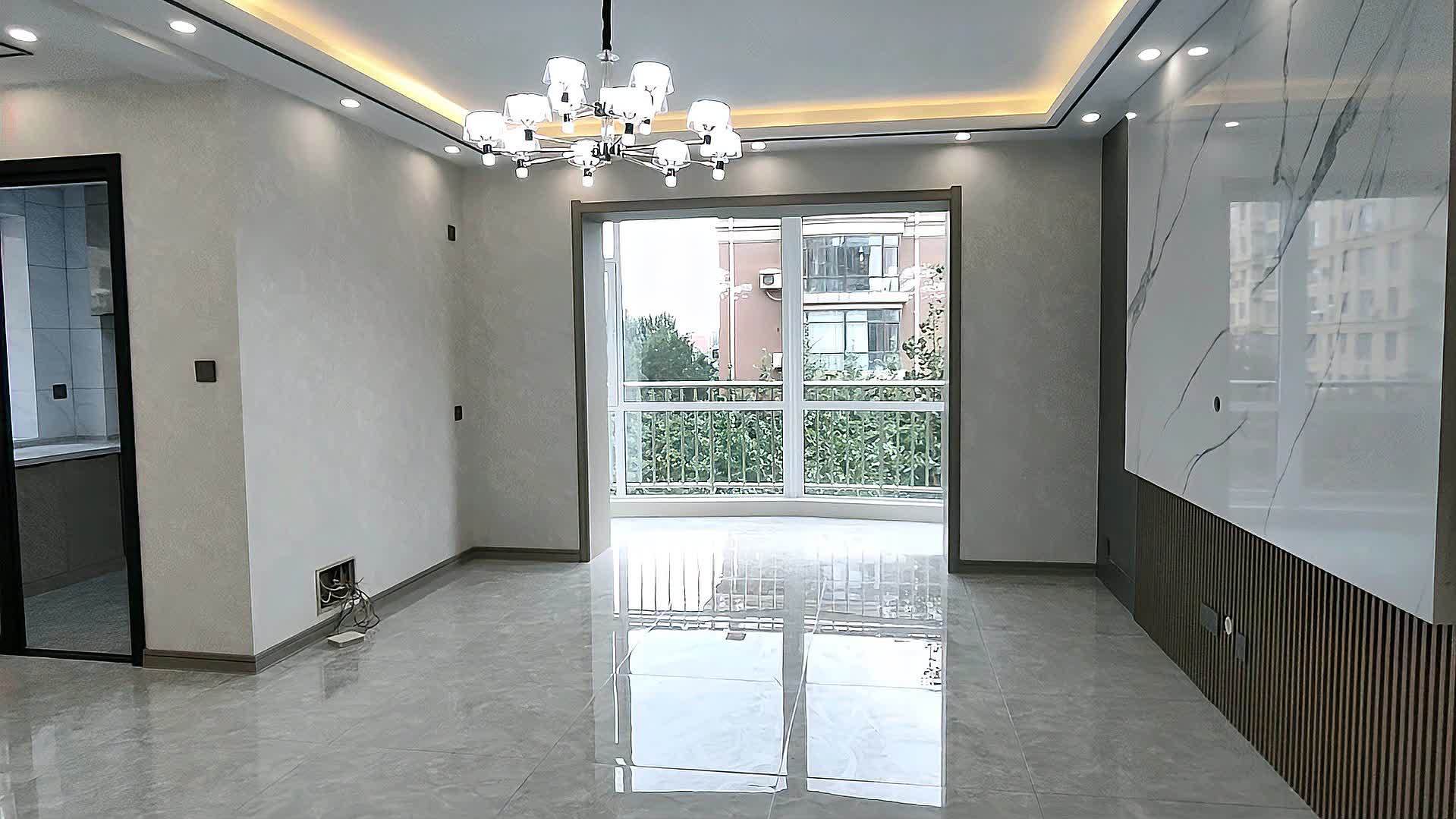 128平米的房子足够大,有3个卧室,装修很漂亮,主卧带卫生间