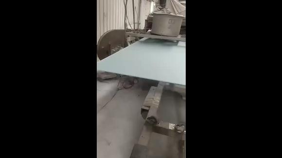 加工磨砂玻璃,用于门、窗、隔断墙等,