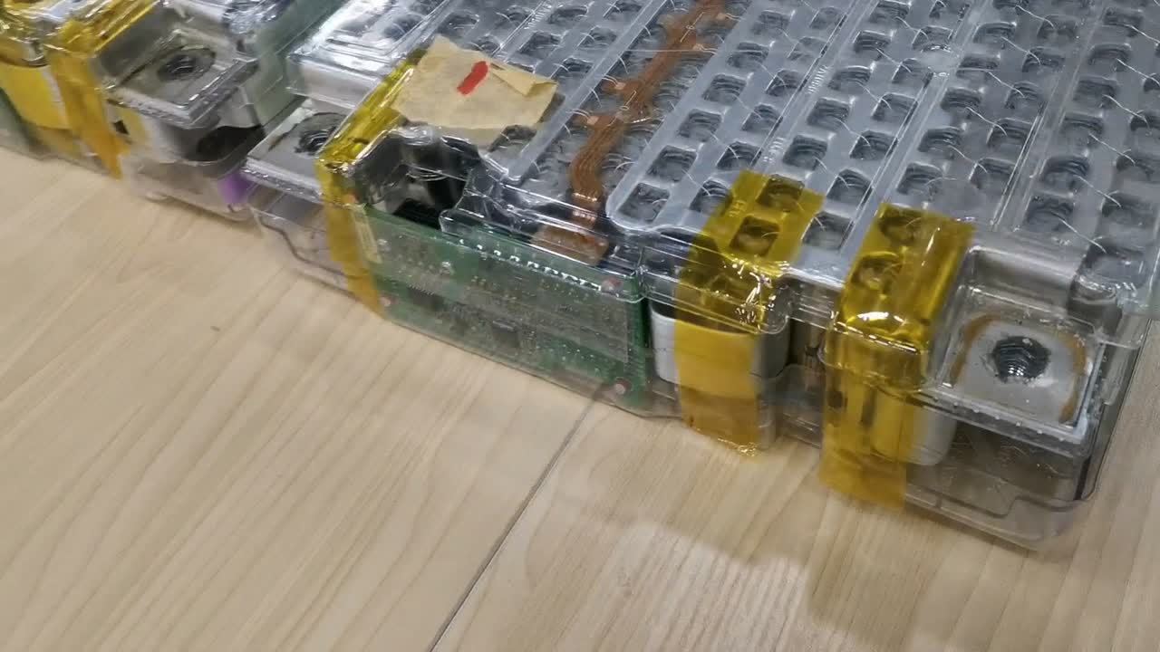 .../b>的电池不怕冷也不怕热,拆解开