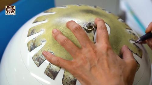 日本匠人一把圆规一把剪刀一个刮板纯手工制作地球仪,技术真细腻