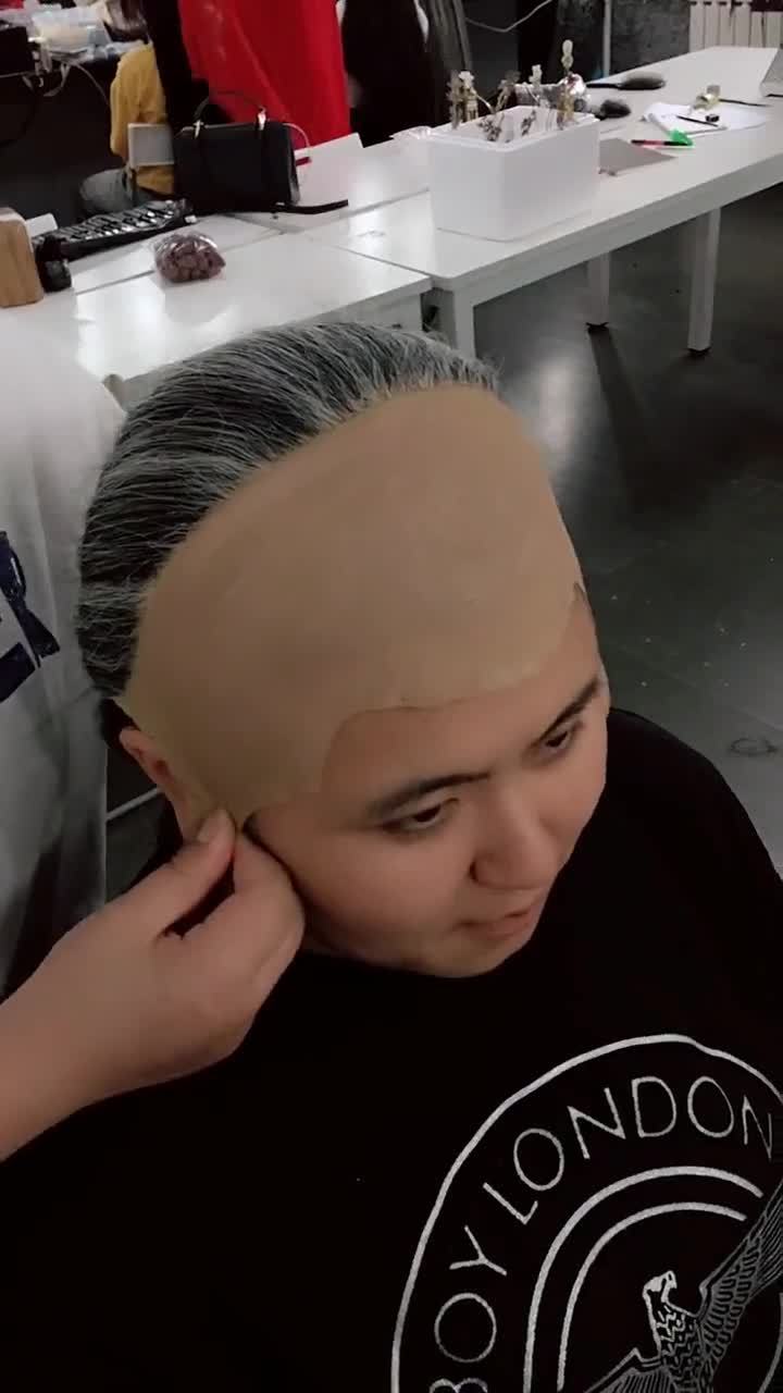 舞台效果不剃头发的办法学生们自己钩织的结果路过的老铁门双击