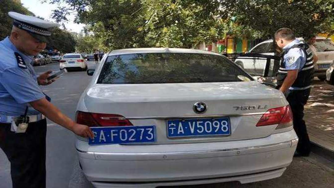 车管所提醒:路上看到车牌带这俩字母的,直接举报,全部都是假牌