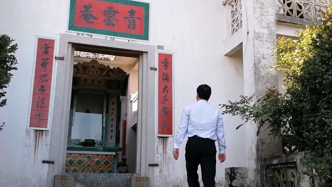 菩提确有树,垂下万丝绦,结果成双对,仿若念佛珠