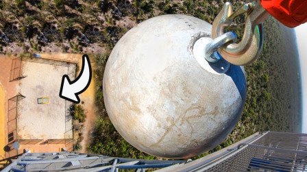 一个大石头从45米抛落下来真的可以砸穿防弹玻璃吗?网友:地面都跟着...